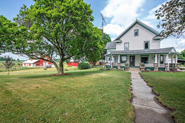 Wine Country Oasis Charming Farmhouse 10 Acres - Dowagiac, MI