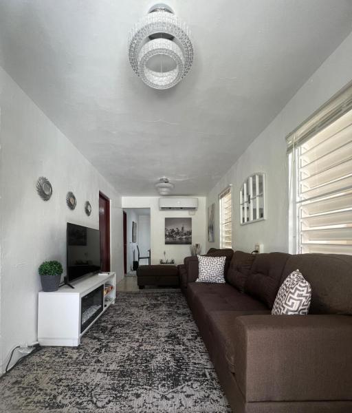 Hermosa Casa Espaciosa Con Jacuzzi, Pr - Ponce