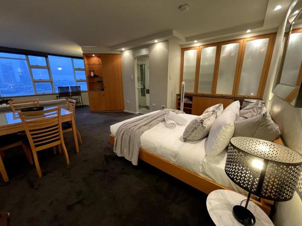 Kozyguru | Mcmahons Point | Amazing Water View Studio + Free Parking - North Sydney