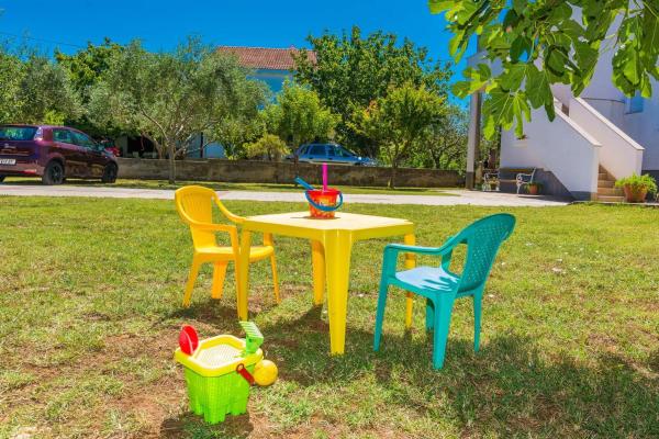 Lovely Holiday Apt Albina - Privlaka