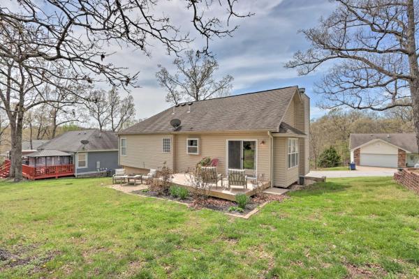 Less Than 1 Mi To Marina Family-friendly Osage Beach Home - Osage Beach, MO