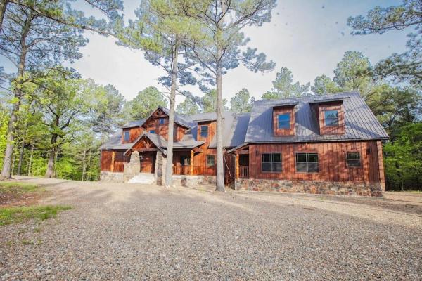 Stone Mountain Lodge 5000sqft 6 Bed Game Room Pool Table Hot Tub - Broken Bow, OK