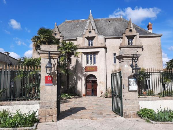 Hôtel De La Barbacane - Chambretaud