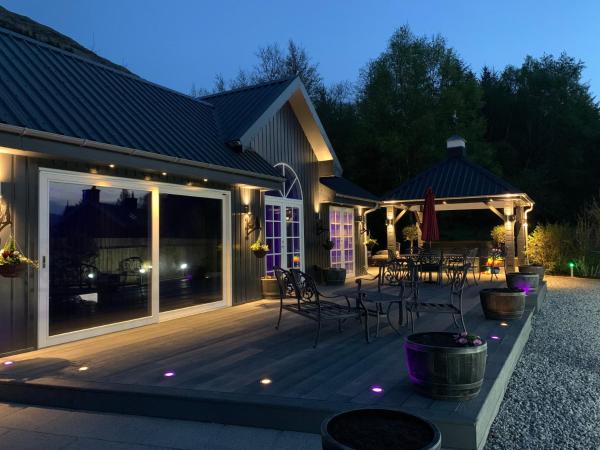 Little Fox Lodge Hideaway Glencoe - 5 Star With Hot Tub Overlooking Loch Linnhe Strictly 2 Adults Only No Visitor Guests Permitted - Glencoe