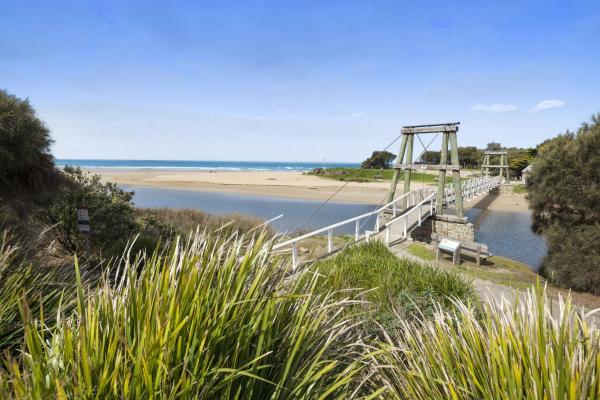Swingbridge - Lorne