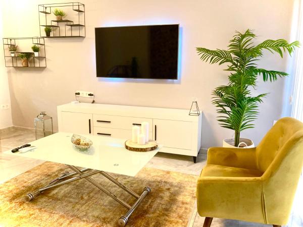 Lovely Home Con Patio - Granada