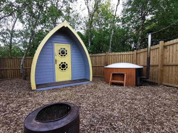 The Forest Pod - Wood Fired Hot Tub And Fire Pit - Lancashire