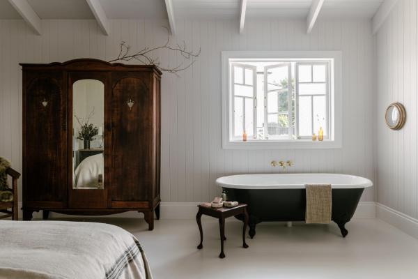 Freda Boutique King Ensuite Bedroom + Heated Pool - Maleny