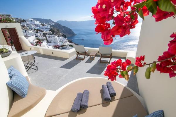 Elegant Santorini Villa | Villa Mariniou | Private Hot Tub | Air Conditioning | 2 Bedrooms | Oia - Oia