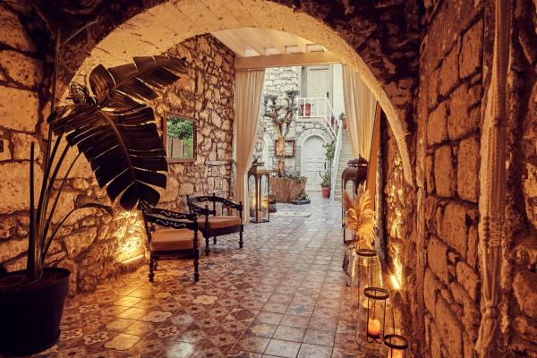 Alaçatı'nın Kalbinde Tarihi Taş Boutique Otel - Ilıca