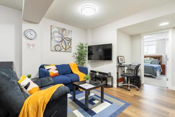 The Plush Suite - Airdrie
