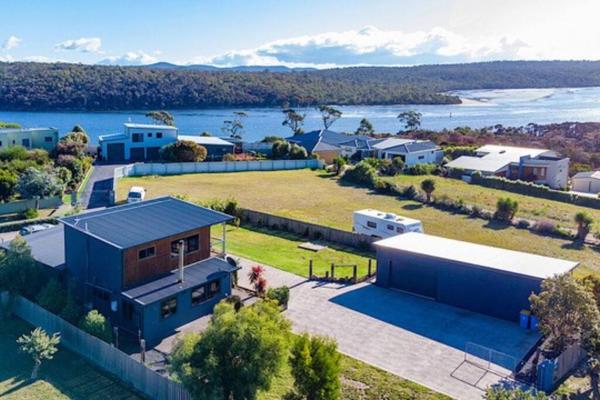 Top Of The Bay-modern Home With Spectacular Views - Binalong Bay