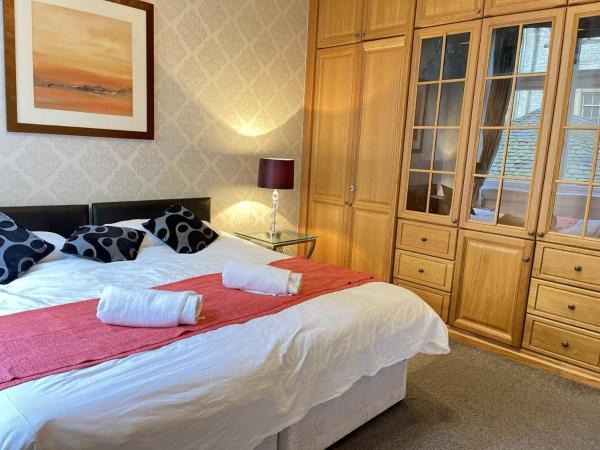 Royal Mile Mansions 2 Bedroom - Edinburgh City Centre - Museum of Childhood
