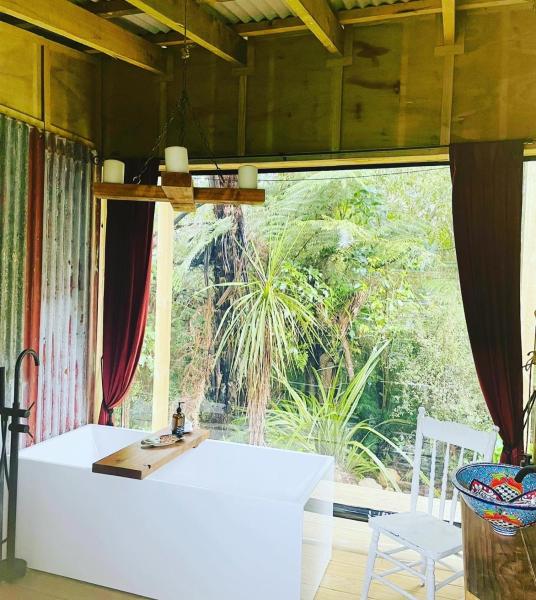 The Kauri Tree Pod - Off Grid Experience - Levin