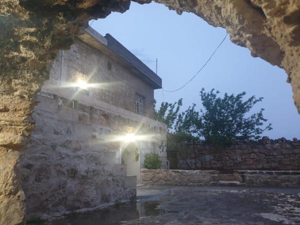 Tarihi Midyat Acar Konağı - Tüm Konak Kiralama - Midyat