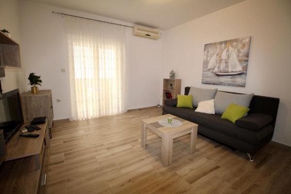 Apartment Claudio-sanda - Novalja