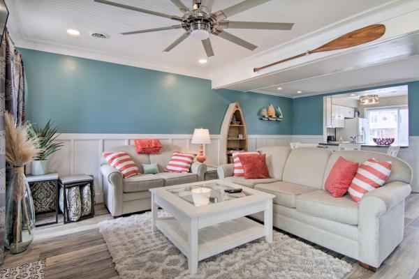 Walk To Maryland Beach: Canal-front Escape W/ Dock - Fenwick Island, DE
