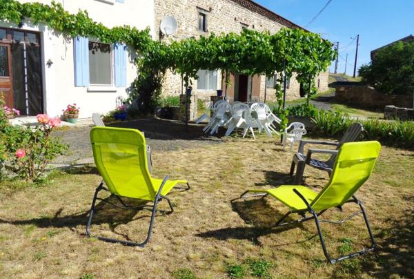 Maison Charmante à Mercœur Avec Jardin Et Parking - Brioude