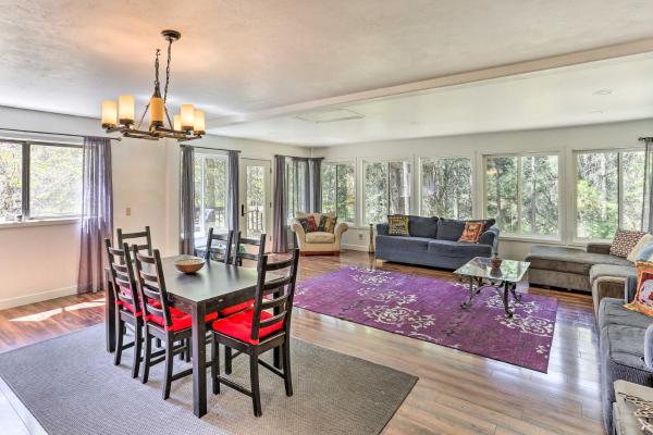 Vibrant Weaverville Escape With Deck And Creek! - Weaverville, CA