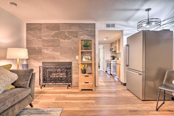 Walk Dtwn! Stylish Condo W/ King Bed, Pool & Patio - Tennessee
