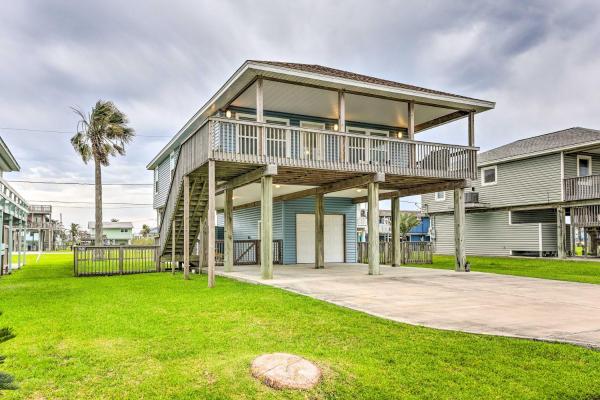 Sea Isle Retreat: Restaurant, Bar & Marina On-site - Jamaica Beach, TX