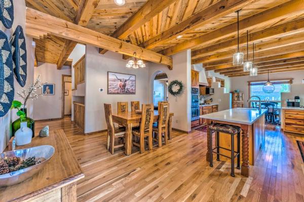 Luxe Ruidoso Home W/ Hot Tub + Mountain Views - Ruidoso, NM