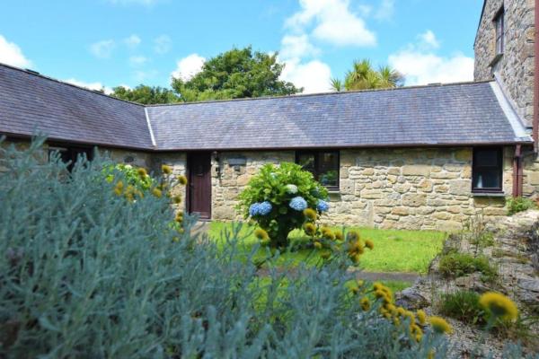The Long Barn For Families Walker Pets & Workers - Penzance