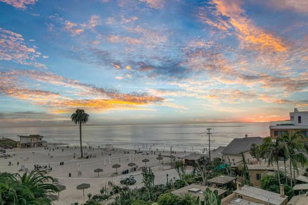 Oceanfront 4 Bedroom Villa W/ 2 Masters And Views - Encinitas, CA