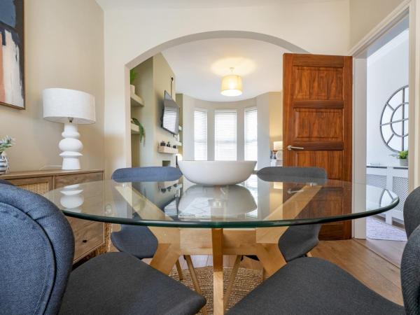 Pass The Keys Amazing 2br Townhouse In Fab District - Queens Uni - County Down