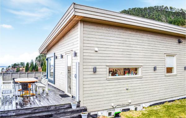 3 Bedroom Lovely Home In Fister - Norvège
