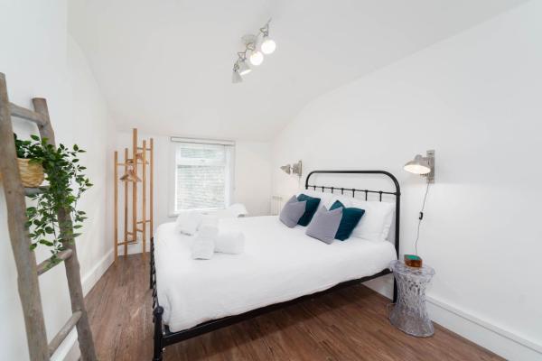 Tiddles - Carbis Bay