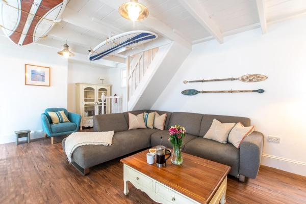 Stone's Throw - Carbis Bay