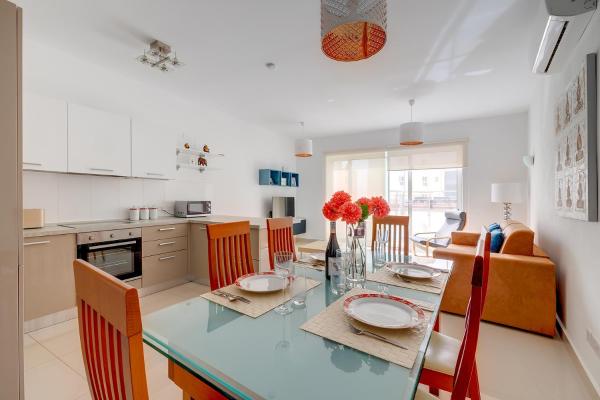 Prime Location Apartment With Side Seaviews - Valletta