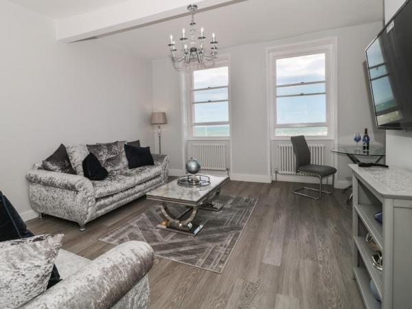 Royal Terrace View - Chesil Beach