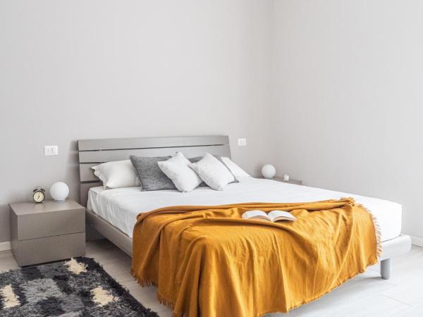 The Best Rent - Apartment With Balcony In Milan Downtown - Milano Cadorna Station