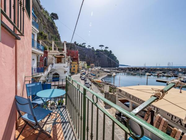 Casa Mariarosa - Seaside Apartment With Balcony - Piano di Sorrento