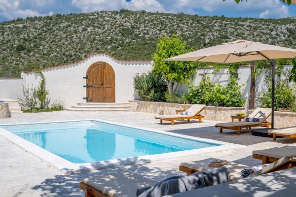 Villa Little Paradise With A Private Pool, 4 Bedrooms, 2 Living Areas, 3km From The Beach In Marina - Sevid