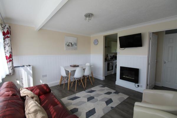 Relaxing Chalet On Popular California Sands Short Stroll To Beach, Nr Norfolk Broads & Great Yarmouth - England