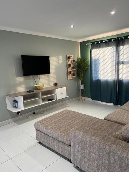Lovely 2 Bedroomed Cottage With A Beautifulgarden - Namibia