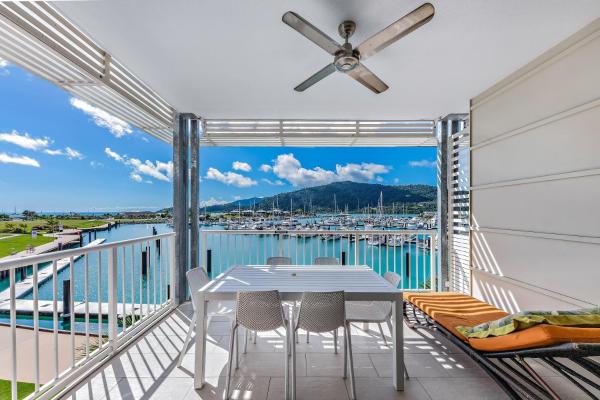 Seas The Day At The Marina - Airlie Beach