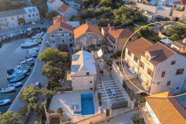 4 Bedrooms Seafront Villa Laurus With Heated Pool For Up To 8 People - Baška Voda