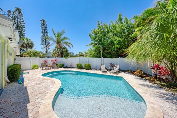 Bay To Beach: Amazing Views Of Gulf & Bay By Anna Maria Life Vacation Rentals - Longboat Key, FL