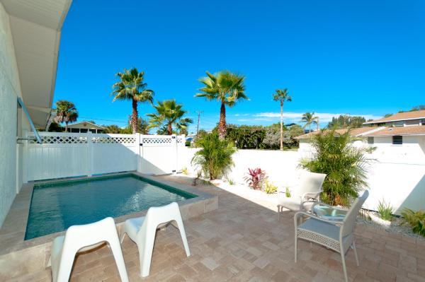 Anna Cabana B: Pool Home, Ami North End, 2 Blocks To Beach By Anna Maria Life Vacation Rentals - Bean Point Beach, Anna Maria