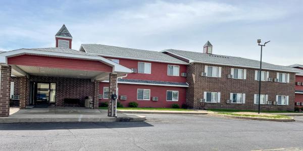 Hudson Inn & Suites - Hudson, WI