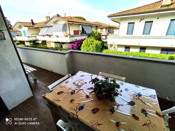 Tra Puccini Ed Il Mare - Viareggio
