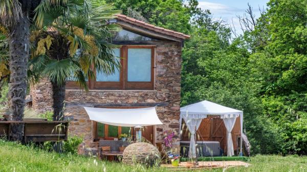 Suite Rural Estilo Farm Con Jacuzzi Y Chimenea - Rupit