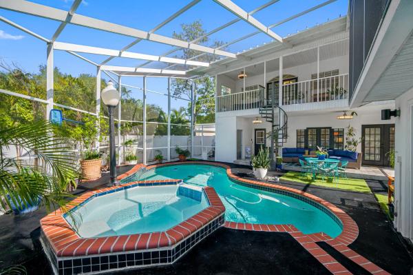 Ideal For Groups! Sleeps 14, Pool, Spa Near Downtown - Tampa, FL