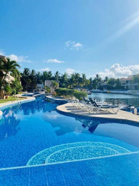 Waterfront 3 Bedroom Spacious Condo - Puerto Aventuras