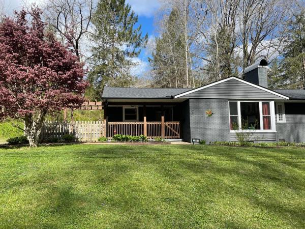 The Hideaway In Downtown Brevard - Brevard, NC