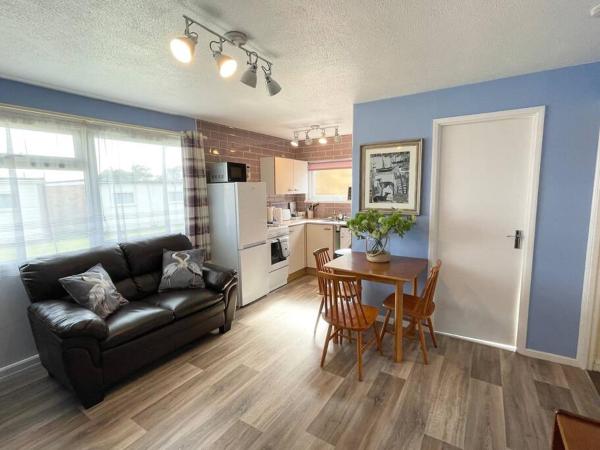 119 Hemsby Holiday Chalet, Convenient For Sandy Beach - Hemsby